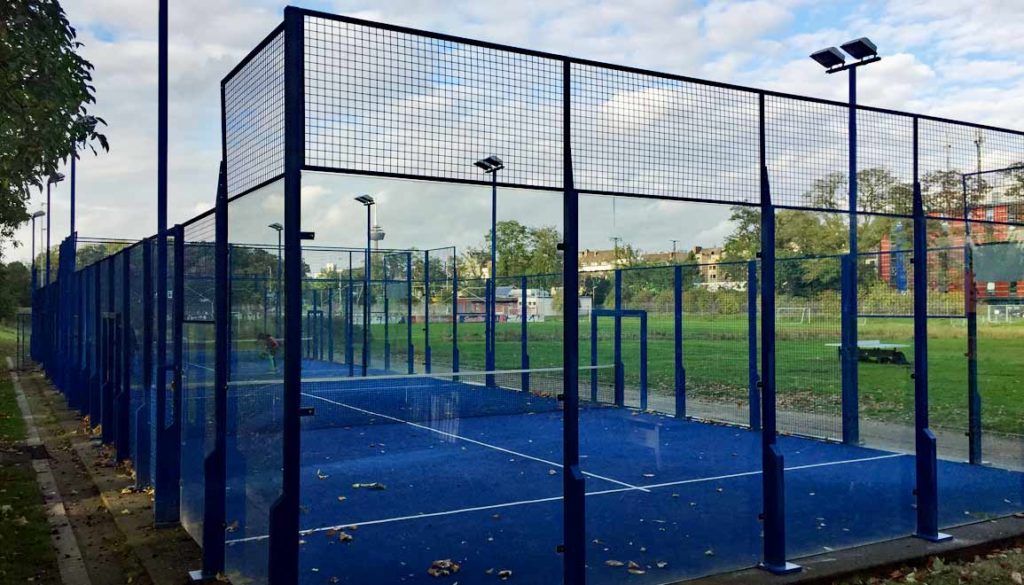 Padel Court bauen: Kosten, Finanzierung und Förderprogramme